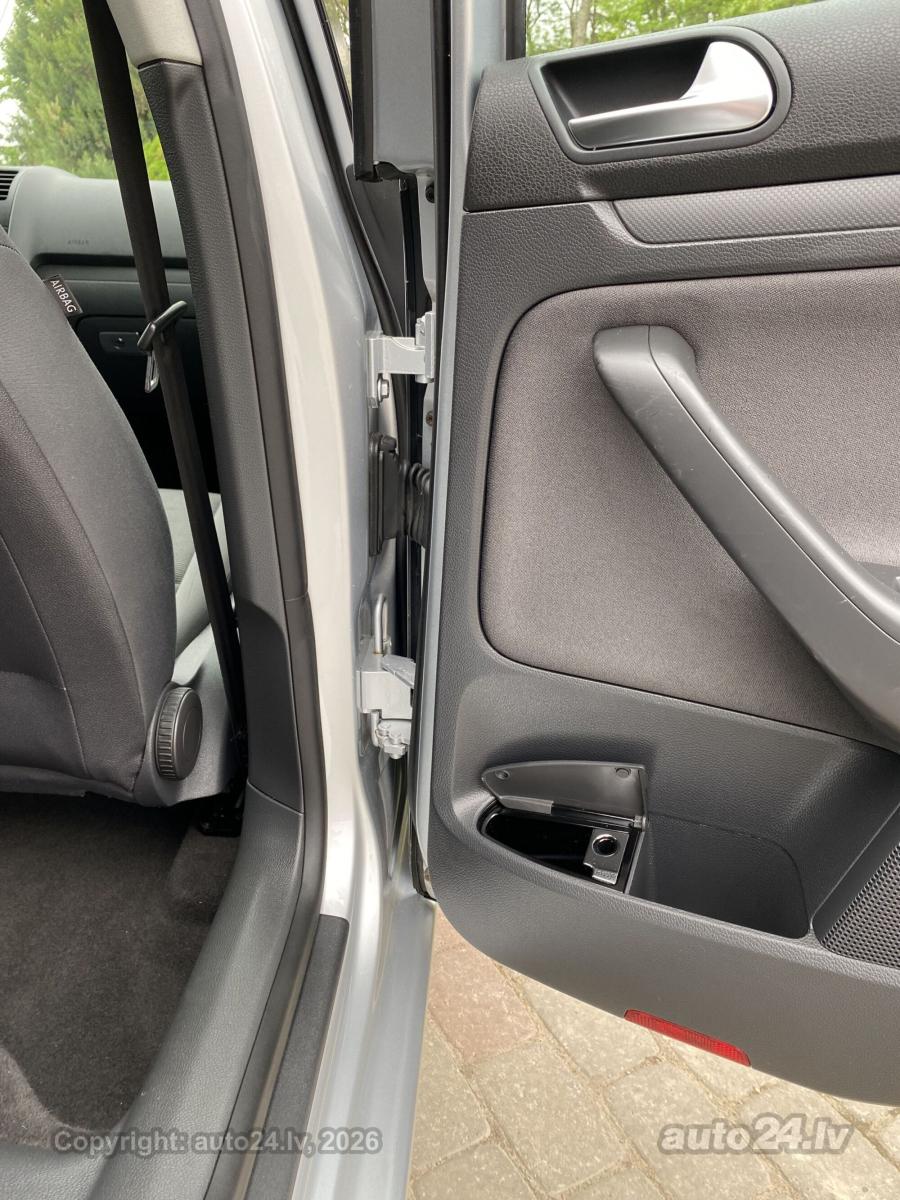 Pelēks Volkswagen Golf 2005 Tartu, ar dzinēja tilpumu 1.40 L un nobraukumu 147 tūkst. km par 3999 €, foto 29 vietnē AUTOMOTO.COM.LV