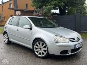 Pelēks Volkswagen Golf 2005 Panevēža, ar dzinēja tilpumu 1.90 L un nobraukumu 299 tūkst. km par 1899 €, foto  vietnē AUTOMOTO.COM.LV