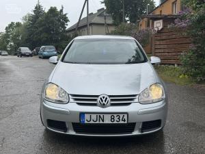Pelēks Volkswagen Golf 2005 Panevēža, ar dzinēja tilpumu 1.90 L un nobraukumu 299 tūkst. km par 1899 €, foto 4 vietnē AUTOMOTO.COM.LV