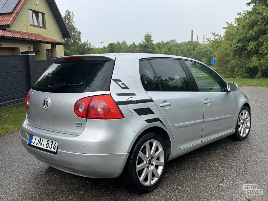 Pelēks Volkswagen Golf 2005 Panevēža, ar dzinēja tilpumu 1.90 L un nobraukumu 299 tūkst. km par 1899 €, foto 9 vietnē AUTOMOTO.COM.LV
