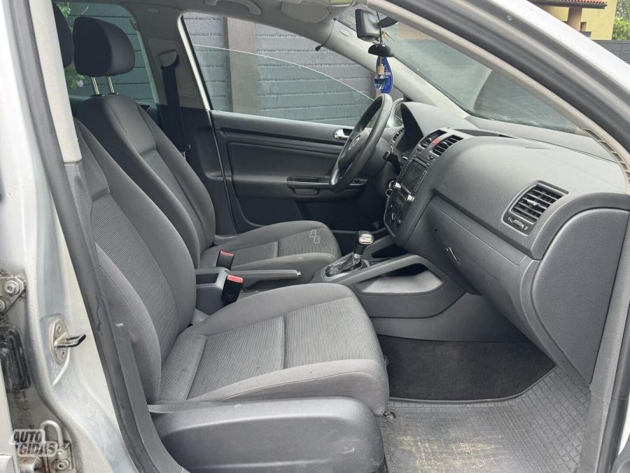 Pelēks Volkswagen Golf 2005 Panevēža, ar dzinēja tilpumu 1.90 L un nobraukumu 299 tūkst. km par 1899 €, foto 16 vietnē AUTOMOTO.COM.LV