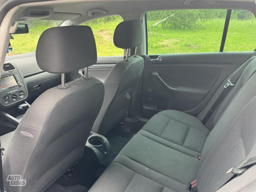 Pelēks Volkswagen Golf 2005 Panevēža, ar dzinēja tilpumu 1.90 L un nobraukumu 299 tūkst. km par 1899 €, foto 17 vietnē AUTOMOTO.COM.LV