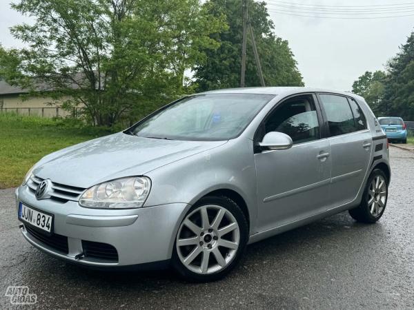 Pelēks Volkswagen Golf 2005 Panevēža, ar dzinēja tilpumu 1.90 L un nobraukumu 299 tūkst. km par 1850 €, foto 1 vietnē AUTOMOTO.COM.LV