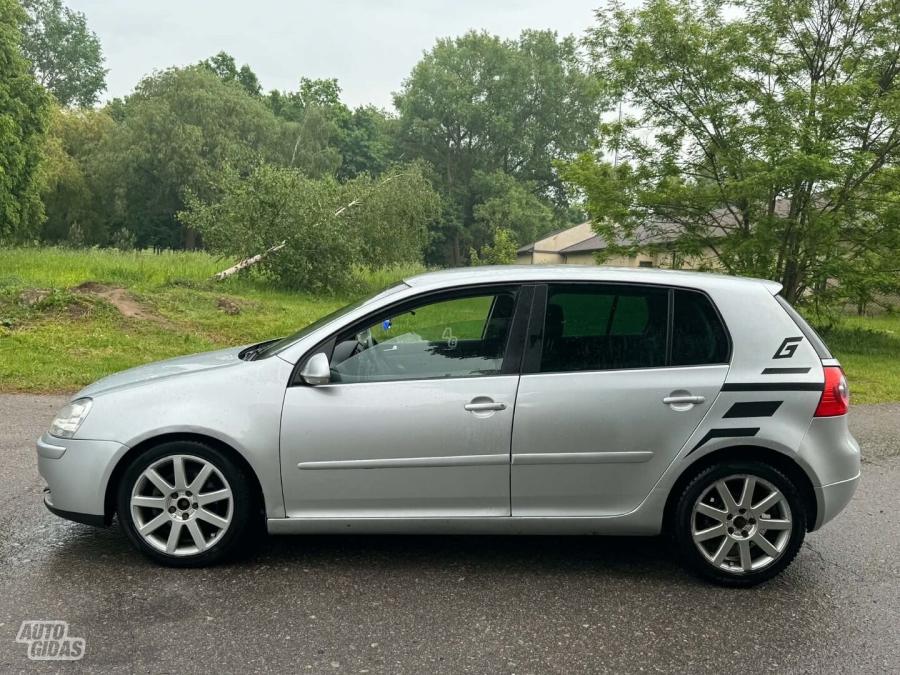 Pelēks Volkswagen Golf 2005 Panevēža, ar dzinēja tilpumu 1.90 L un nobraukumu 299 tūkst. km par 1850 €, foto 7 vietnē AUTOMOTO.COM.LV