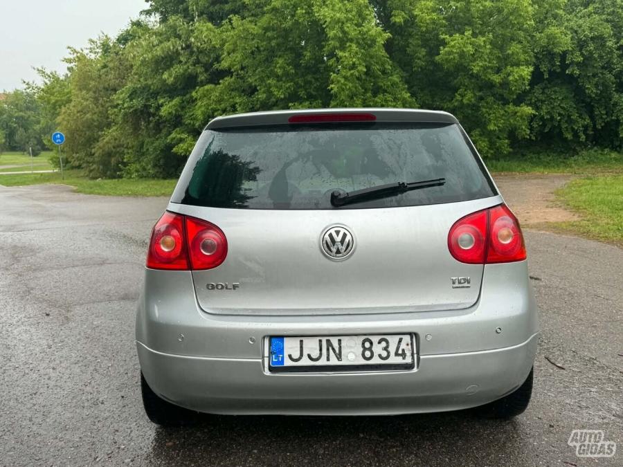 Pelēks Volkswagen Golf 2005 Panevēža, ar dzinēja tilpumu 1.90 L un nobraukumu 299 tūkst. km par 1850 €, foto 11 vietnē AUTOMOTO.COM.LV