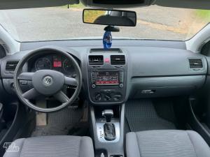 Pelēks Volkswagen Golf 2005 Panevēža, ar dzinēja tilpumu 1.90 L un nobraukumu 299 tūkst. km par 1850 €, foto 14 vietnē AUTOMOTO.COM.LV
