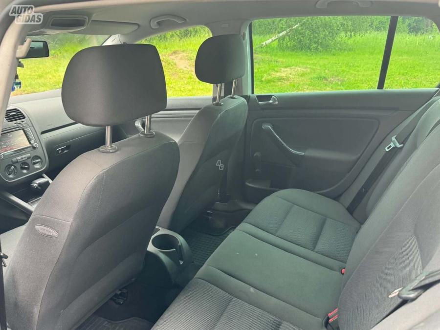 Pelēks Volkswagen Golf 2005 Panevēža, ar dzinēja tilpumu 1.90 L un nobraukumu 299 tūkst. km par 1850 €, foto 17 vietnē AUTOMOTO.COM.LV