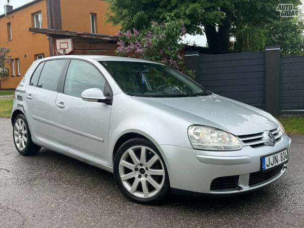 Grey Volkswagen Golf 2005 in Panevezys, with an engine capacity of 1.90 L and mileage of 299 thousand km for 1850 €, photo 1 on AUTOMOTO.COM.LV