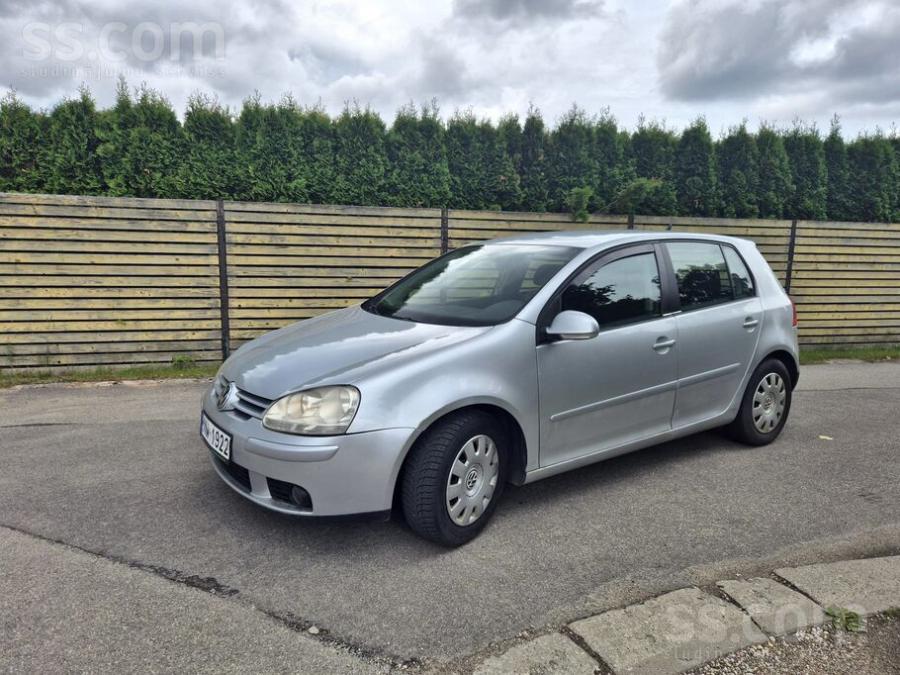 Grey Volkswagen Golf 2005 in Riga, with an engine capacity of 1.60 L and mileage of 360 thousand km for 2100 €, photo 1 on AUTOMOTO.COM.LV