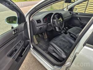 Grey Volkswagen Golf 2005 in Riga, with an engine capacity of 1.60 L and mileage of 360 thousand km for 2100 €, photo 4 on AUTOMOTO.COM.LV