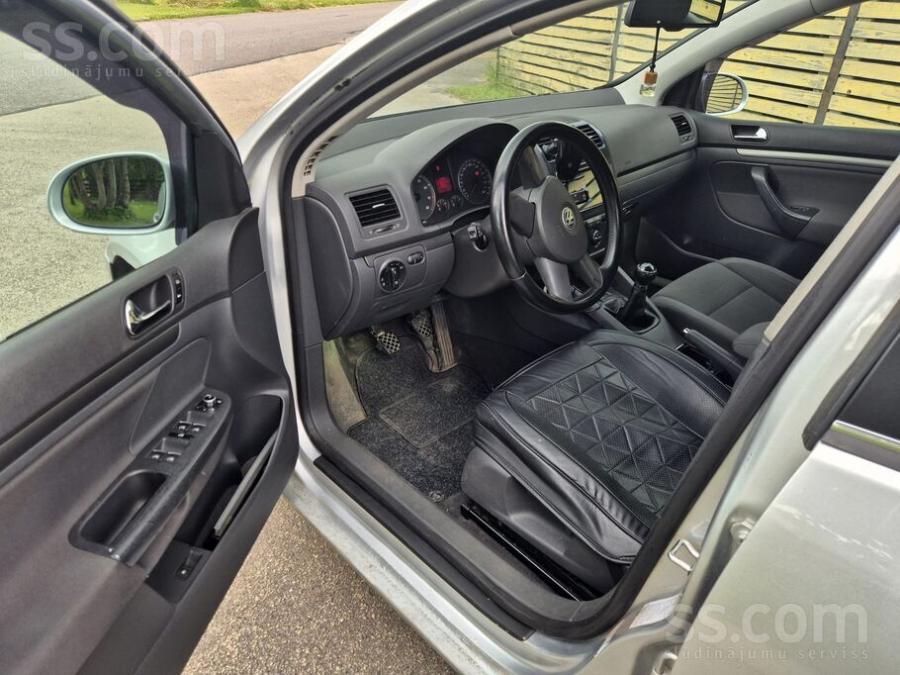 Grey Volkswagen Golf 2005 in Riga, with an engine capacity of 1.60 L and mileage of 360 thousand km for 2100 €, photo 4 on AUTOMOTO.COM.LV