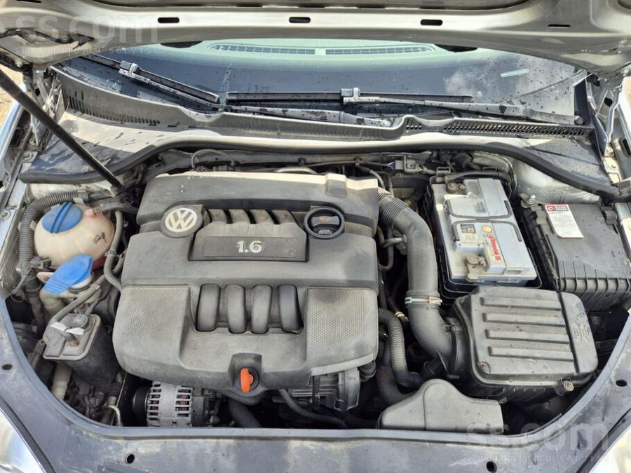 Grey Volkswagen Golf 2005 in Riga, with an engine capacity of 1.60 L and mileage of 360 thousand km for 2100 €, photo 6 on AUTOMOTO.COM.LV