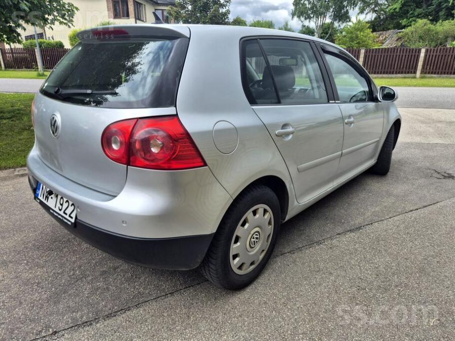Grey Volkswagen Golf 2005 in Riga, with an engine capacity of 1.60 L and mileage of 360 thousand km for 2100 €, photo 8 on AUTOMOTO.COM.LV
