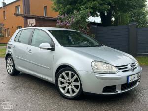 Pelēks Volkswagen Golf 2005 Panevēža, ar dzinēja tilpumu 1.90 L un nobraukumu 299 tūkst. km par 1799 €, foto  vietnē AUTOMOTO.COM.LV