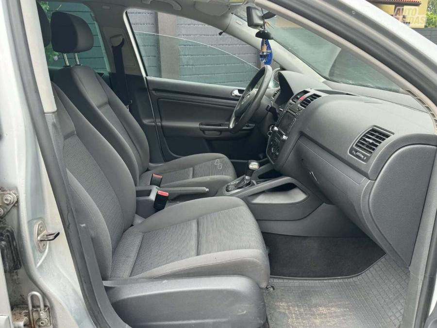 Pelēks Volkswagen Golf 2005 Panevēža, ar dzinēja tilpumu 1.90 L un nobraukumu 299 tūkst. km par 1799 €, foto 16 vietnē AUTOMOTO.COM.LV