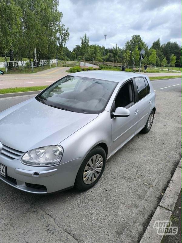 Pelēks Volkswagen Golf 2005 Viļņa, ar dzinēja tilpumu 1.60 L un nobraukumu 272 tūkst. km par 420 €, foto 2 vietnē AUTOMOTO.COM.LV