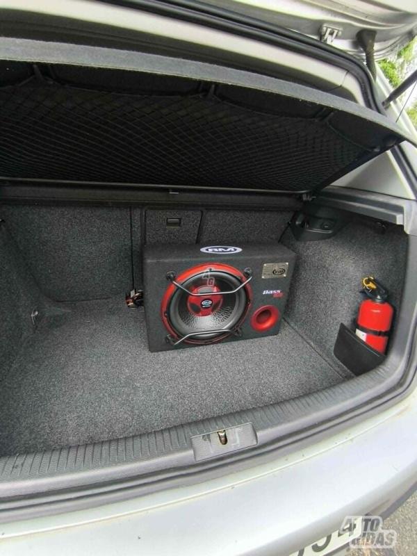 Pelēks Volkswagen Golf 2005 Viļņa, ar dzinēja tilpumu 1.60 L un nobraukumu 272 tūkst. km par 420 €, foto 6 vietnē AUTOMOTO.COM.LV