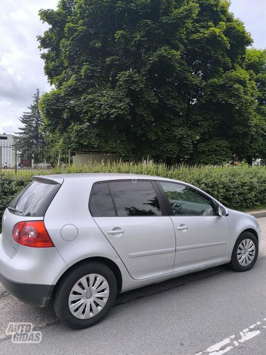 Grey Volkswagen Golf 2005 in Vilnius, with an engine capacity of 1.60 L and mileage of 272 thousand km for 420 €, photo 1 on AUTOMOTO.COM.LV