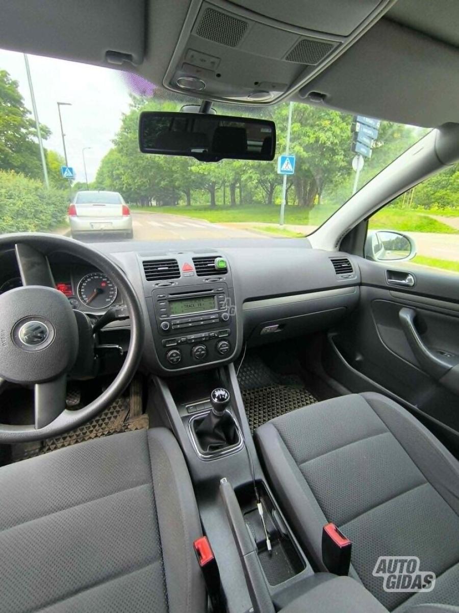 Grey Volkswagen Golf 2005 in Vilnius, with an engine capacity of 1.60 L and mileage of 272 thousand km for 420 €, photo 9 on AUTOMOTO.COM.LV