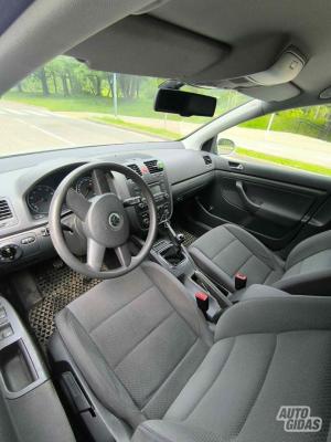 Grey Volkswagen Golf 2005 in Vilnius, with an engine capacity of 1.60 L and mileage of 272 thousand km for 420 €, photo 10 on AUTOMOTO.COM.LV
