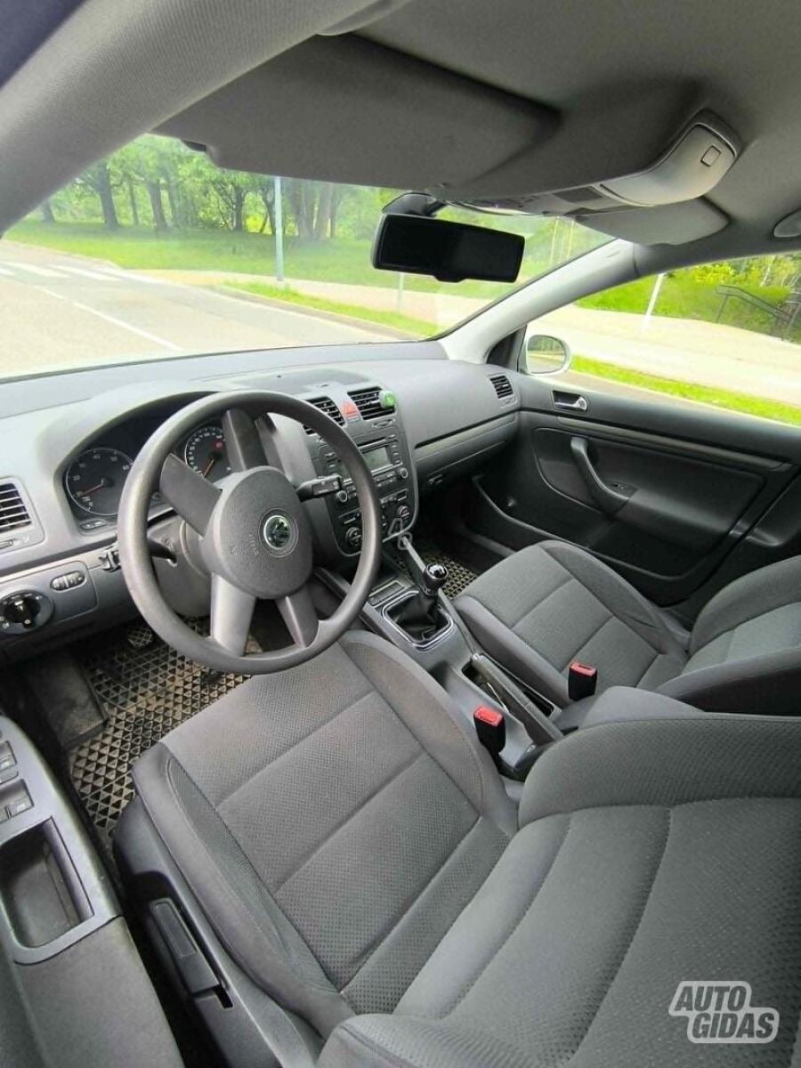 Grey Volkswagen Golf 2005 in Vilnius, with an engine capacity of 1.60 L and mileage of 272 thousand km for 420 €, photo 10 on AUTOMOTO.COM.LV
