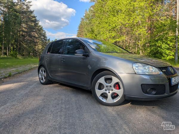 Grey Volkswagen Golf 2005 in Visaginas, with an engine capacity of 2.00 L and mileage of 282 thousand km for 2300 €, photo 1 on AUTOMOTO.COM.LV