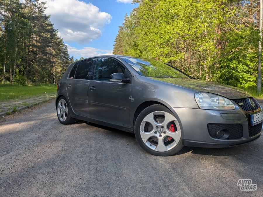 Grey Volkswagen Golf 2005 in Visaginas, with an engine capacity of 2.00 L and mileage of 282 thousand km for 2300 €, photo 1 on AUTOMOTO.COM.LV