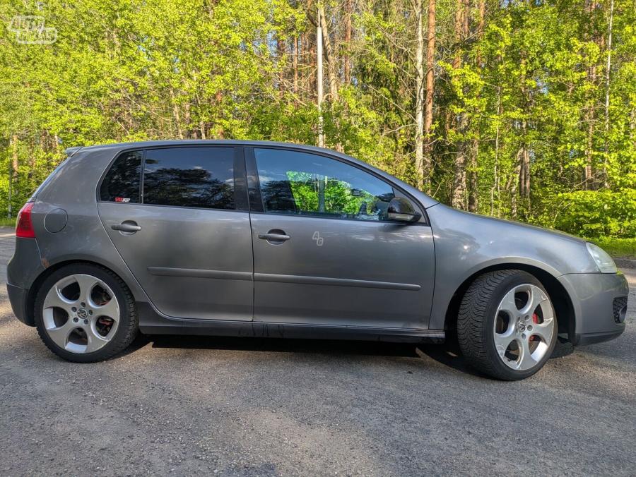 Grey Volkswagen Golf 2005 in Visaginas, with an engine capacity of 2.00 L and mileage of 282 thousand km for 2300 €, photo 4 on AUTOMOTO.COM.LV