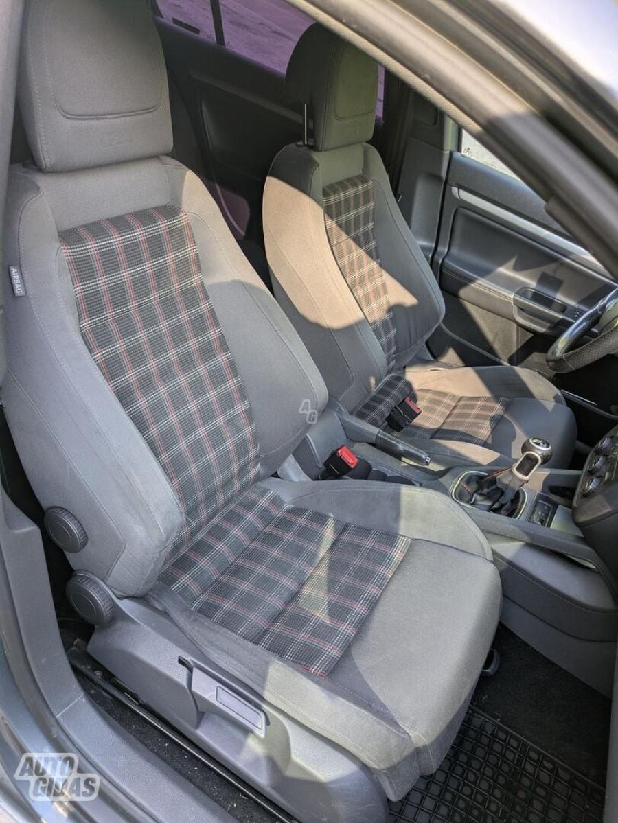 Grey Volkswagen Golf 2005 in Visaginas, with an engine capacity of 2.00 L and mileage of 282 thousand km for 2300 €, photo 11 on AUTOMOTO.COM.LV