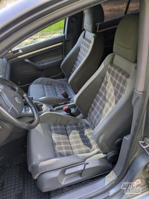 Grey Volkswagen Golf 2005 in Visaginas, with an engine capacity of 2.00 L and mileage of 282 thousand km for 2300 €, photo 12 on AUTOMOTO.COM.LV