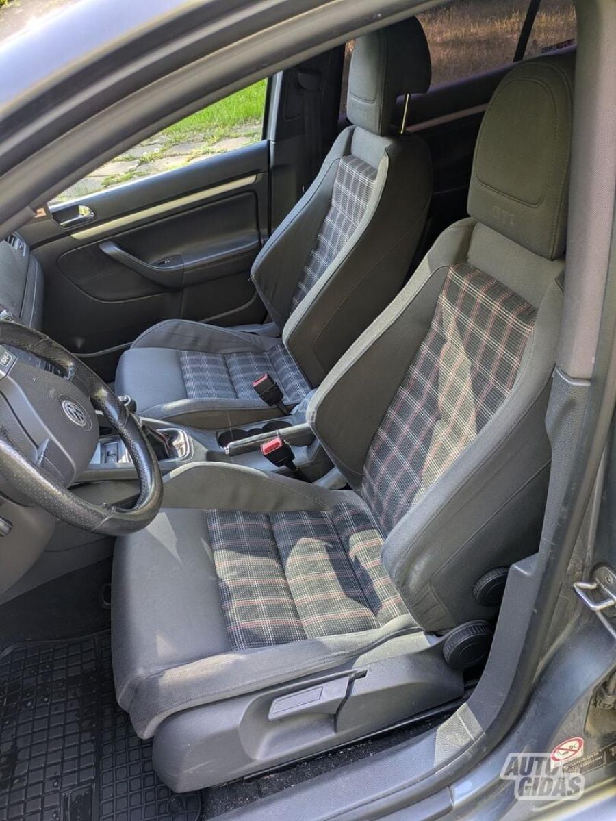 Grey Volkswagen Golf 2005 in Visaginas, with an engine capacity of 2.00 L and mileage of 282 thousand km for 2300 €, photo 12 on AUTOMOTO.COM.LV