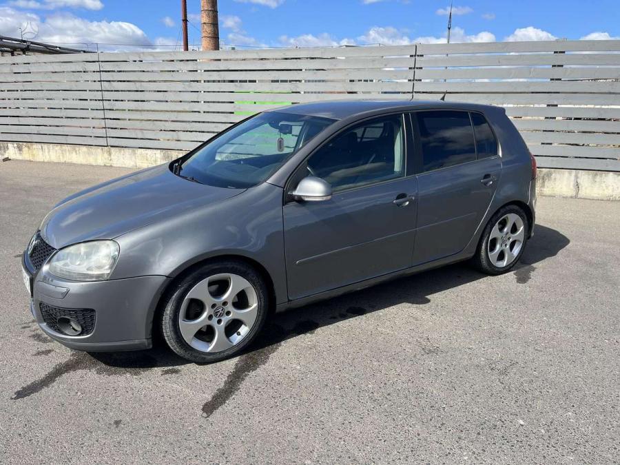 Grey Volkswagen Golf 2005 in Kaunas, with an engine capacity of 1.90 L and mileage of 339 thousand km for 2200 €, photo 3 on AUTOMOTO.COM.LV