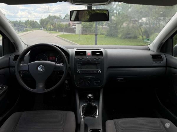 Grey Volkswagen Golf 2005 in Vilnius, with an engine capacity of 1.60 L and mileage of 278 thousand km for 1250 €, photo 9 on AUTOMOTO.COM.LV