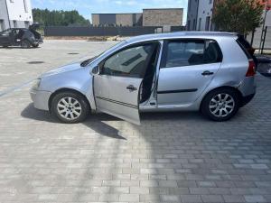 Pelēks Volkswagen Golf 2005 Viļņa, ar dzinēja tilpumu 1.90 L un nobraukumu 300 tūkst. km par 400 €, foto 3 vietnē AUTOMOTO.COM.LV