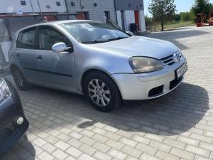 Pelēks Volkswagen Golf 2005 Viļņa, ar dzinēja tilpumu 1.90 L un nobraukumu 300 tūkst. km par 400 €, foto 5 vietnē AUTOMOTO.COM.LV