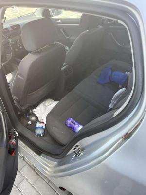 Pelēks Volkswagen Golf 2005 Viļņa, ar dzinēja tilpumu 1.90 L un nobraukumu 300 tūkst. km par 400 €, foto 9 vietnē AUTOMOTO.COM.LV