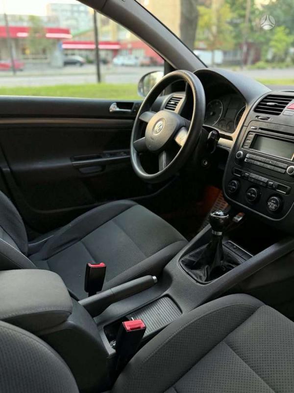 Grey Volkswagen Golf 2005 in Vilnius, with an engine capacity of 1.97 L and mileage of 313 thousand km for 1550 €, photo 7 on AUTOMOTO.COM.LV
