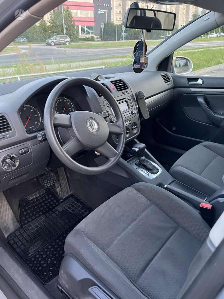 Grey Volkswagen Golf 2005 in Kaunas, with an engine capacity of 1.90 L and mileage of 225 thousand km for 2600 €, photo 3 on AUTOMOTO.COM.LV
