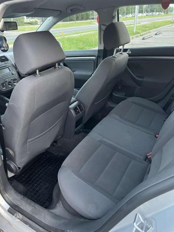 Grey Volkswagen Golf 2005 in Kaunas, with an engine capacity of 1.90 L and mileage of 225 thousand km for 2600 €, photo 4 on AUTOMOTO.COM.LV