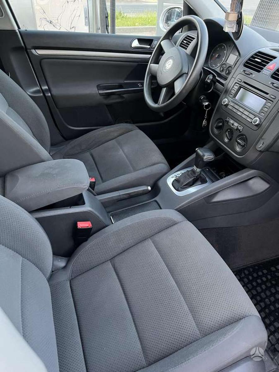 Grey Volkswagen Golf 2005 in Kaunas, with an engine capacity of 1.90 L and mileage of 225 thousand km for 2600 €, photo 6 on AUTOMOTO.COM.LV