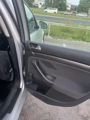 Grey Volkswagen Golf 2005 in Kaunas, with an engine capacity of 1.90 L and mileage of 225 thousand km for 2600 €, photo 7 on AUTOMOTO.COM.LV