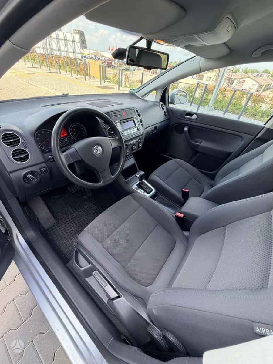 Pelēks Volkswagen Golf 2005 Viļņa, ar dzinēja tilpumu 1.60 L un nobraukumu 191 tūkst. km par 2990 €, foto 6 vietnē AUTOMOTO.COM.LV