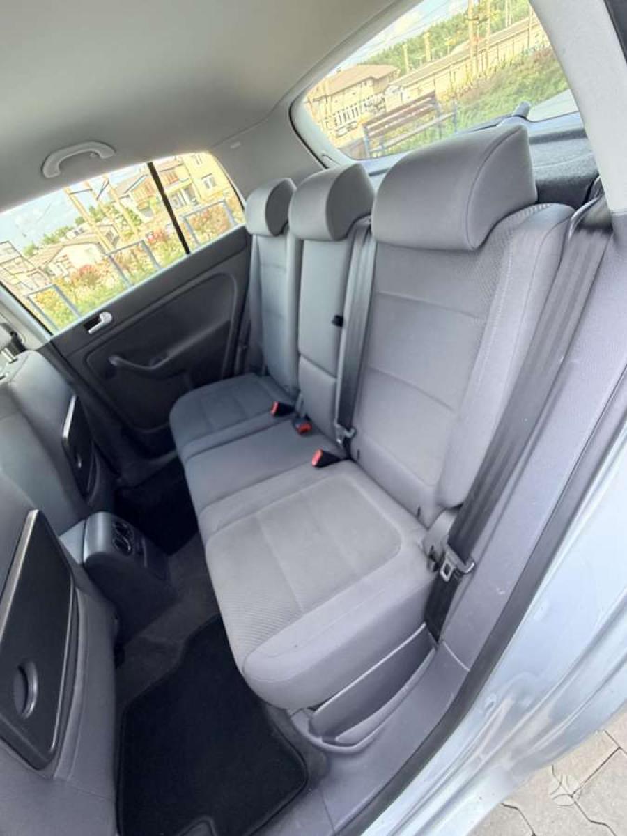 Pelēks Volkswagen Golf 2005 Viļņa, ar dzinēja tilpumu 1.60 L un nobraukumu 191 tūkst. km par 2990 €, foto 8 vietnē AUTOMOTO.COM.LV