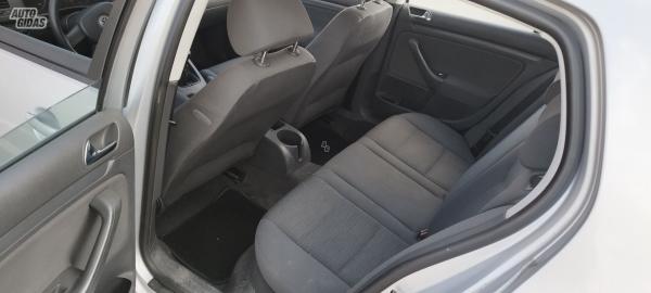 Grey Volkswagen Golf 2005 in Alytus, with an engine capacity of 1.60 L and mileage of 240 thousand km for 850 €, photo 9 on AUTOMOTO.COM.LV