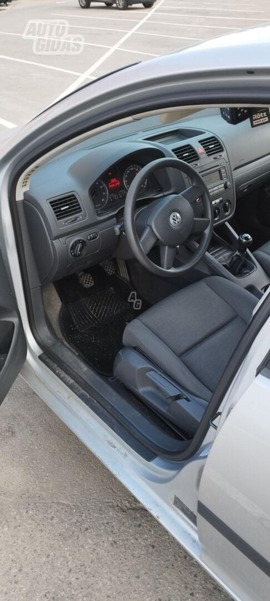 Pelēks Volkswagen Golf 2005 Alīta, ar dzinēja tilpumu 1.60 L un nobraukumu 240 tūkst. km par 850 €, foto 11 vietnē AUTOMOTO.COM.LV