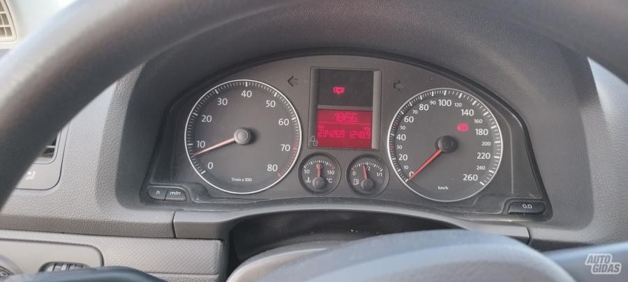 Pelēks Volkswagen Golf 2005 Alīta, ar dzinēja tilpumu 1.60 L un nobraukumu 240 tūkst. km par 850 €, foto 15 vietnē AUTOMOTO.COM.LV