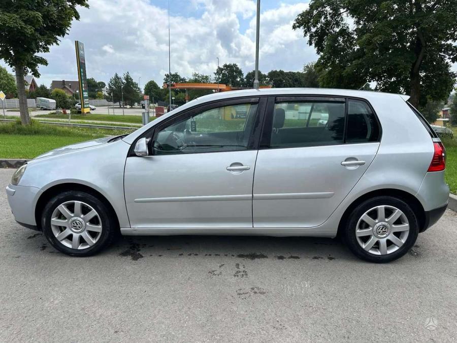 Grey Volkswagen Golf 2005 in Kaunas, with an engine capacity of 1.97 L and mileage of 307 thousand km for 2700 €, photo 3 on AUTOMOTO.COM.LV
