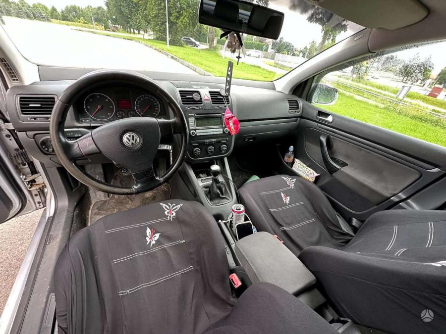 Grey Volkswagen Golf 2005 in Kaunas, with an engine capacity of 1.97 L and mileage of 307 thousand km for 2700 €, photo 4 on AUTOMOTO.COM.LV