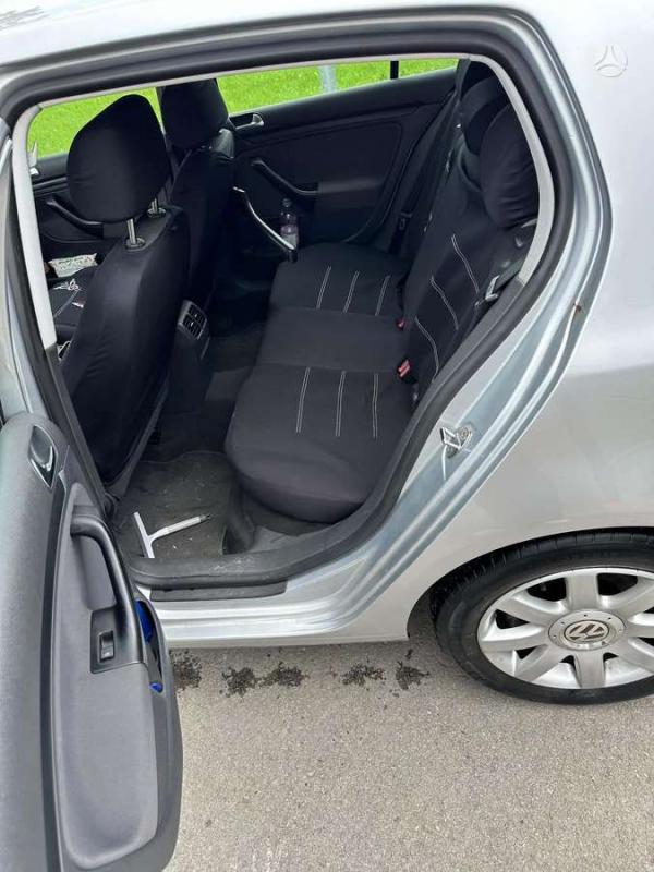 Grey Volkswagen Golf 2005 in Kaunas, with an engine capacity of 1.97 L and mileage of 307 thousand km for 2700 €, photo 4 on AUTOMOTO.COM.LV