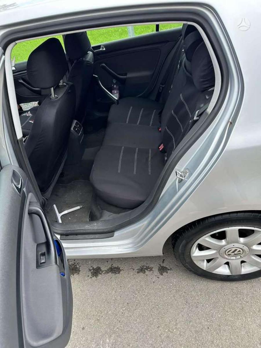 Grey Volkswagen Golf 2005 in Kaunas, with an engine capacity of 1.97 L and mileage of 307 thousand km for 2700 €, photo 5 on AUTOMOTO.COM.LV